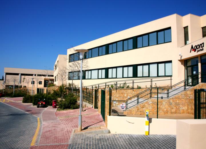 Agora Portals International School | Buscar Cole